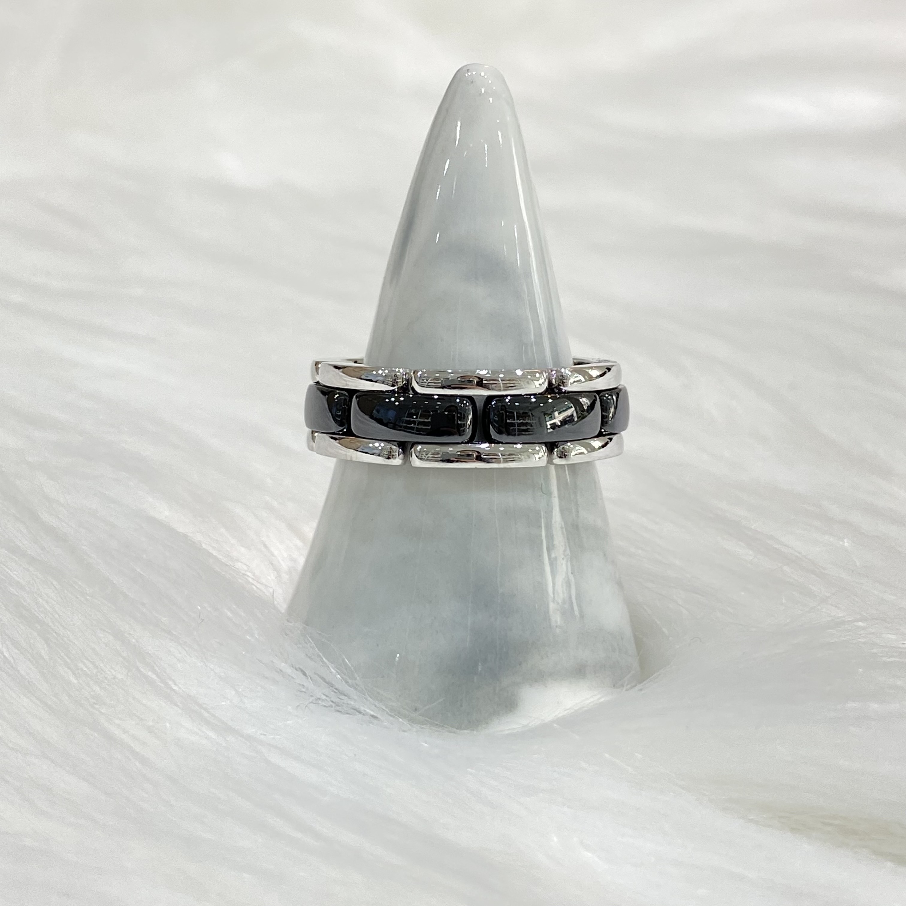 샤넬 61 울트라링 블랙세라믹 화이트골드 반지 미듐 J2636 - 구구스 정품