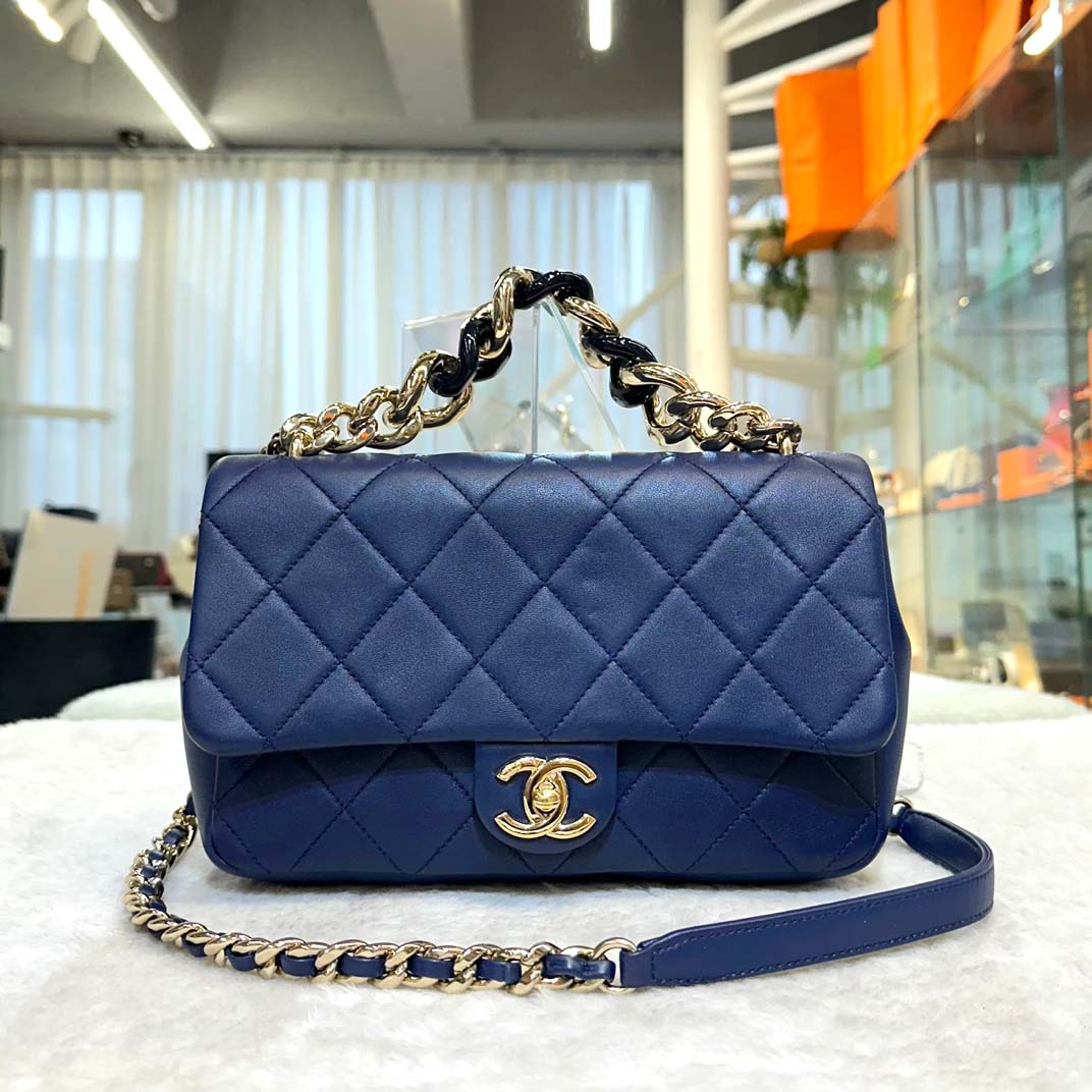 샤넬 볼드 탑핸들 플랩백 네이비/금장 29번대-G123109 - 구구스 정품