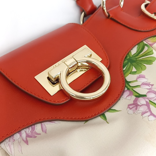 페레가모 간치니 숄더백 - 구구스 정품